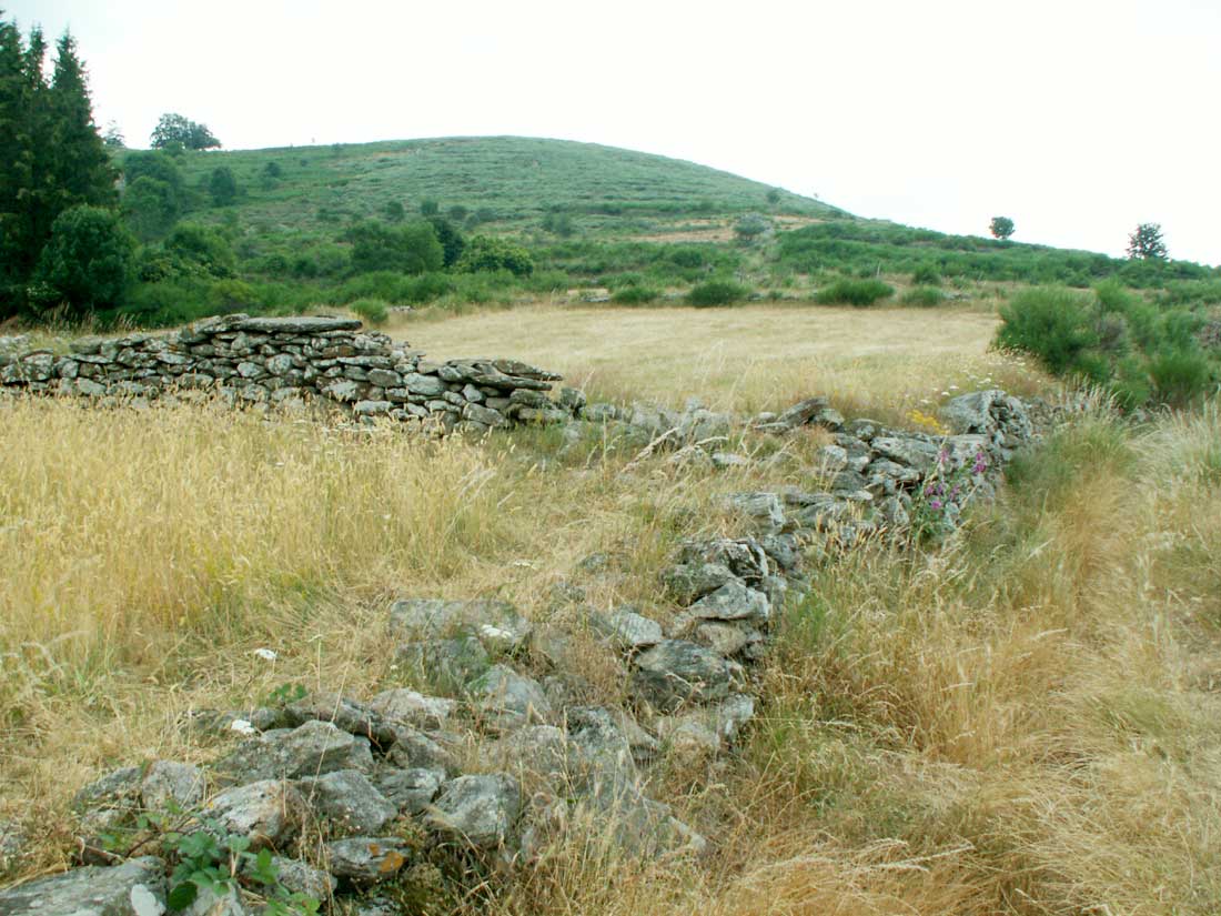 Douch commune de Rosis Hérault, au pied du plateau du Caroux