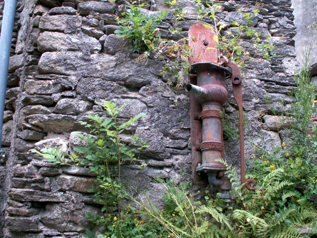 Douch commune de Rosis Hérault, au pied du plateau du Caroux